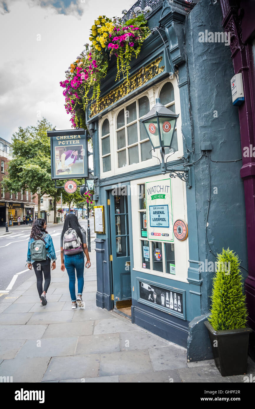 Chelsea potter kings road hi-res stock photography and images - Alamy