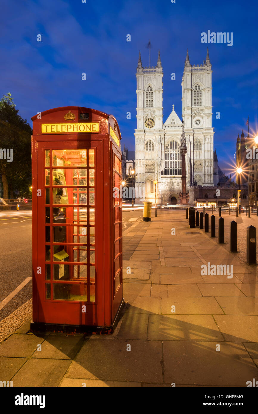 Red K6 British telephone box in front of Westminster Abbey, Westminster ...