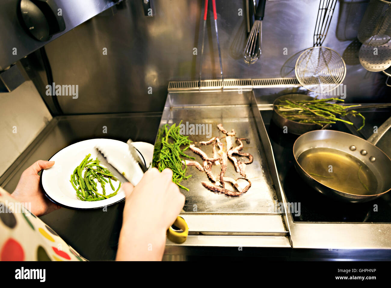 Commercial kitchen hi-res stock photography and images - Alamy