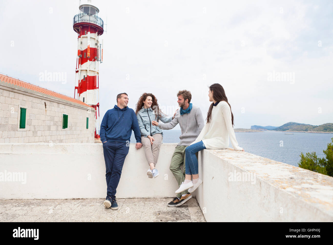 Group at seaside hi-res stock photography and images - Alamy