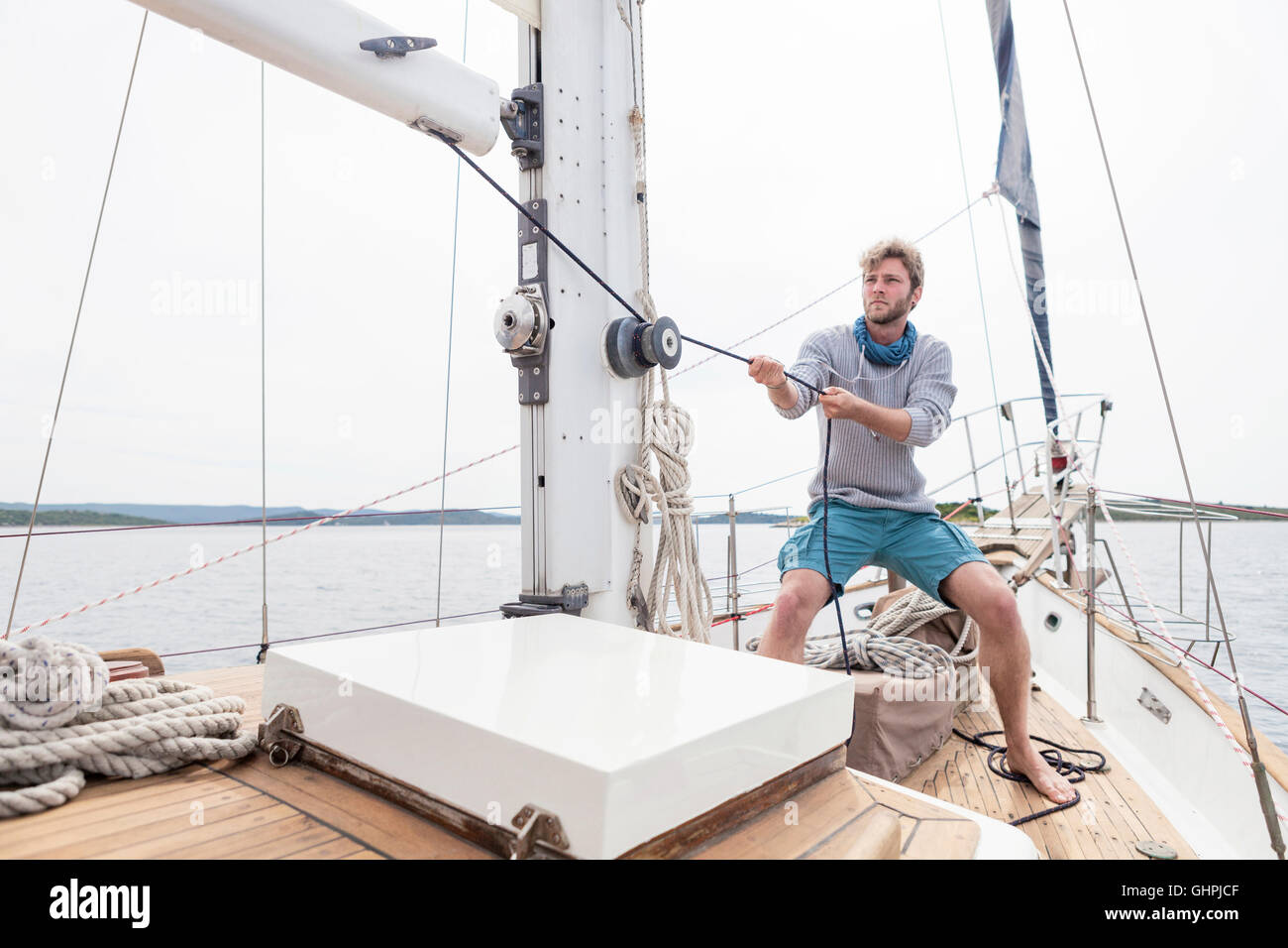 Adjusting sail hi-res stock photography and images - Alamy