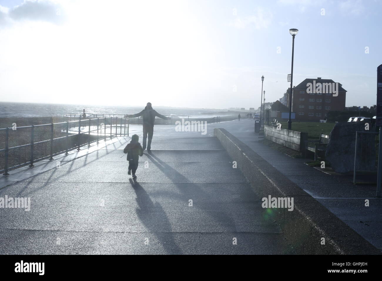 child running into fathers arms on beach Stock Photo - Alamy