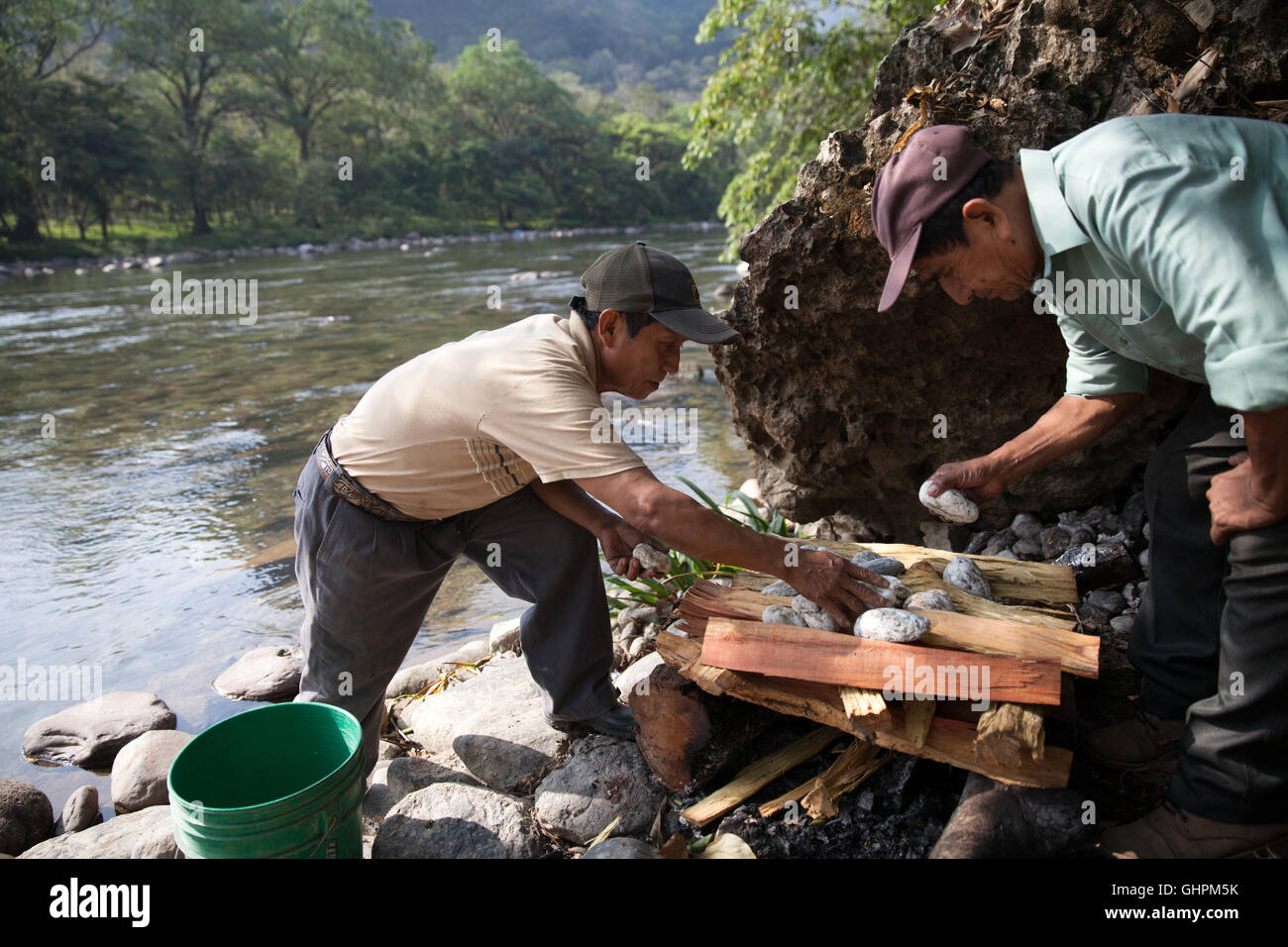 Mexico: Traditional stone soup (caldo de piedra Stock Photo - Alamy