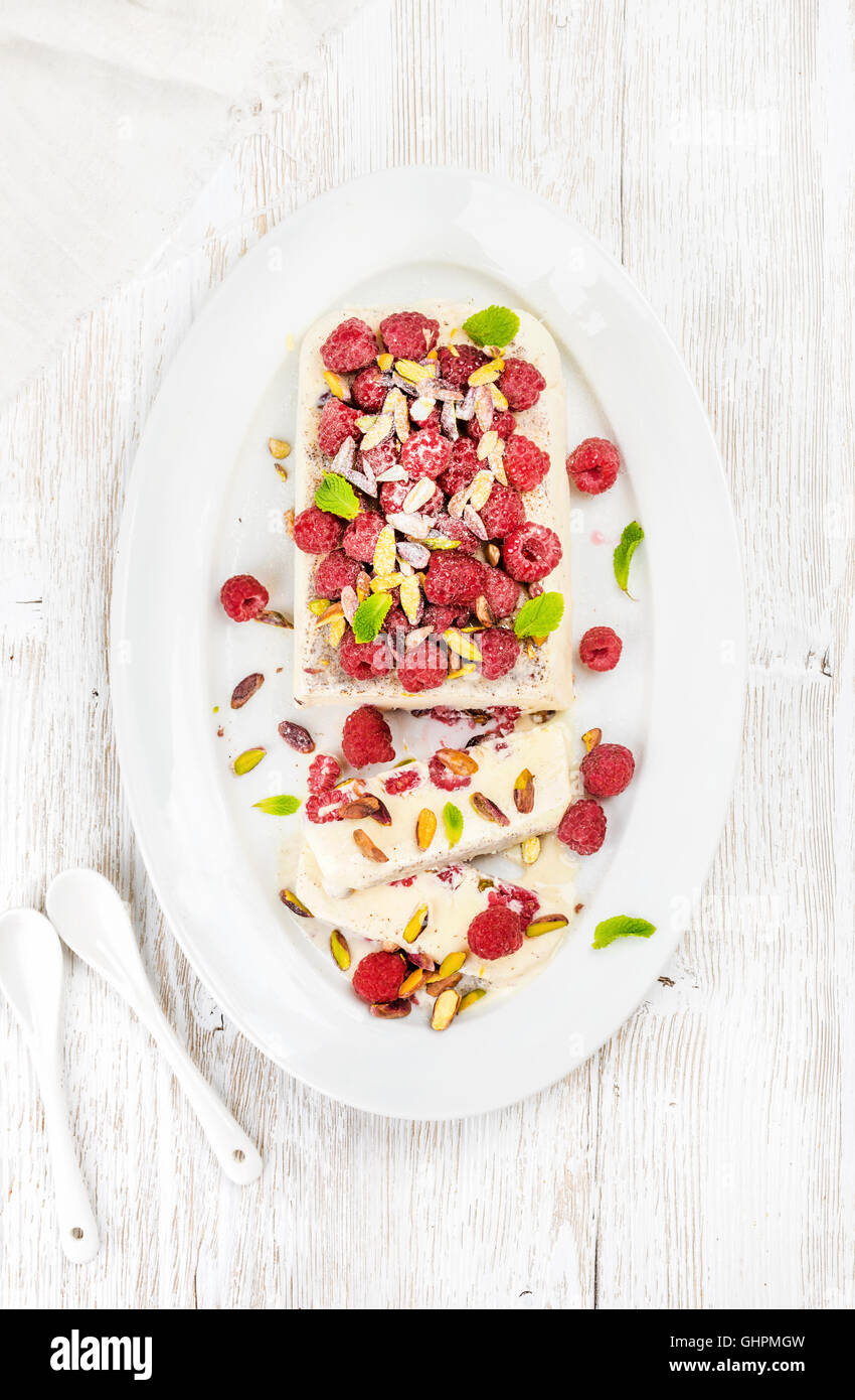 Raspberry yogurt pistachio hi-res stock photography and images - Alamy