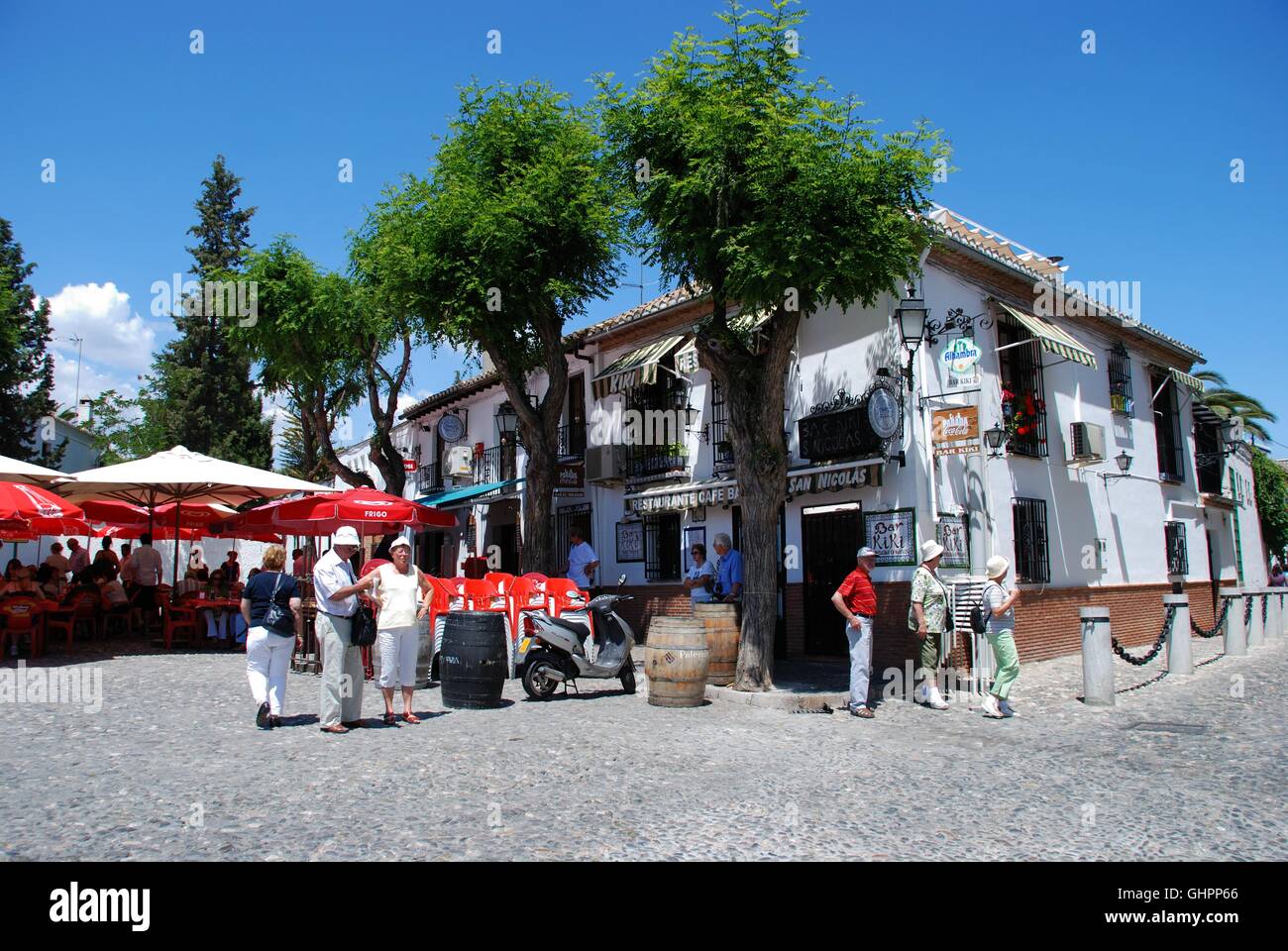 Pavement cafe in Saint Nicholas Plaza in the Albaicin District, Granada ...