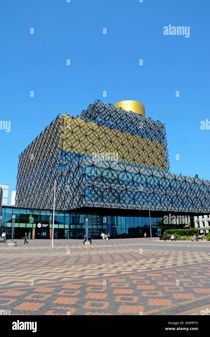 Front view of the Library of Birmingham in Centenary Square, Birmingham ...