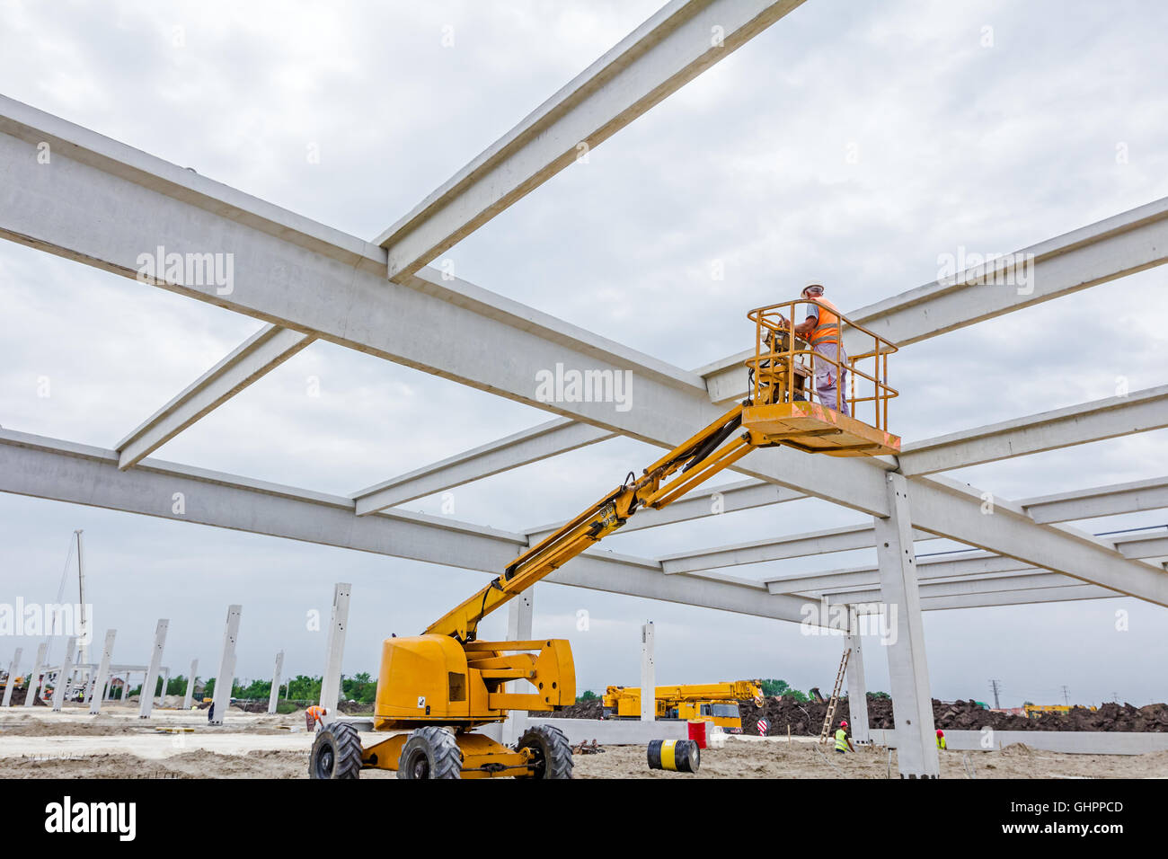 Elevated cherry picker hi-res stock photography and images - Alamy