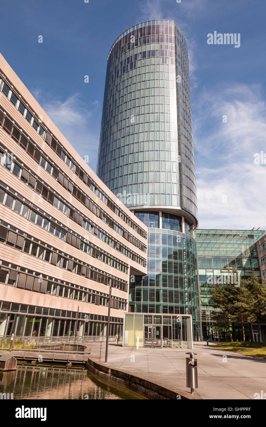 Cologne Triangle (german KoelnTriangle) building in Cologne Deutz ...