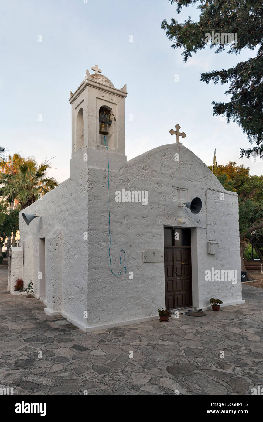 Small white church st hi-res stock photography and images - Alamy