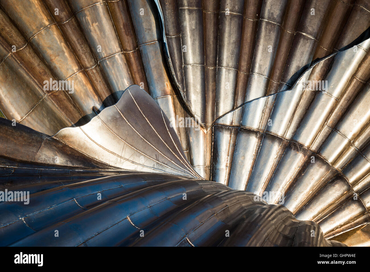 English metal scallop sculpture hi-res stock photography and images - Alamy