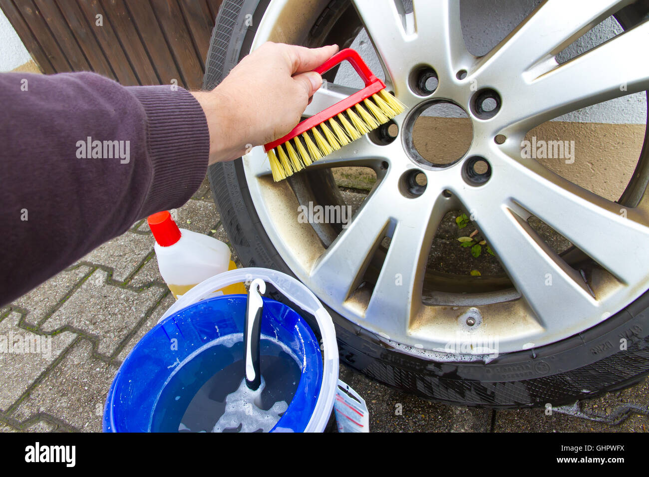 Alloy wheels hi-res stock photography and images - Alamy
