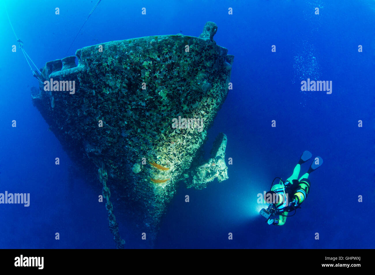 Shipwreck SS Thistlegorm, scuba diver on Ship wreck near Bow, Wreck ...
