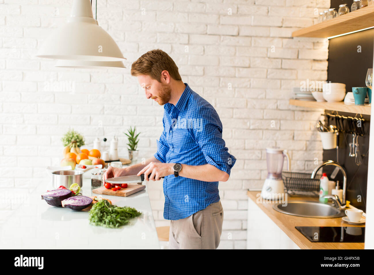 Man chopping vegetables hi-res stock photography and images - Alamy