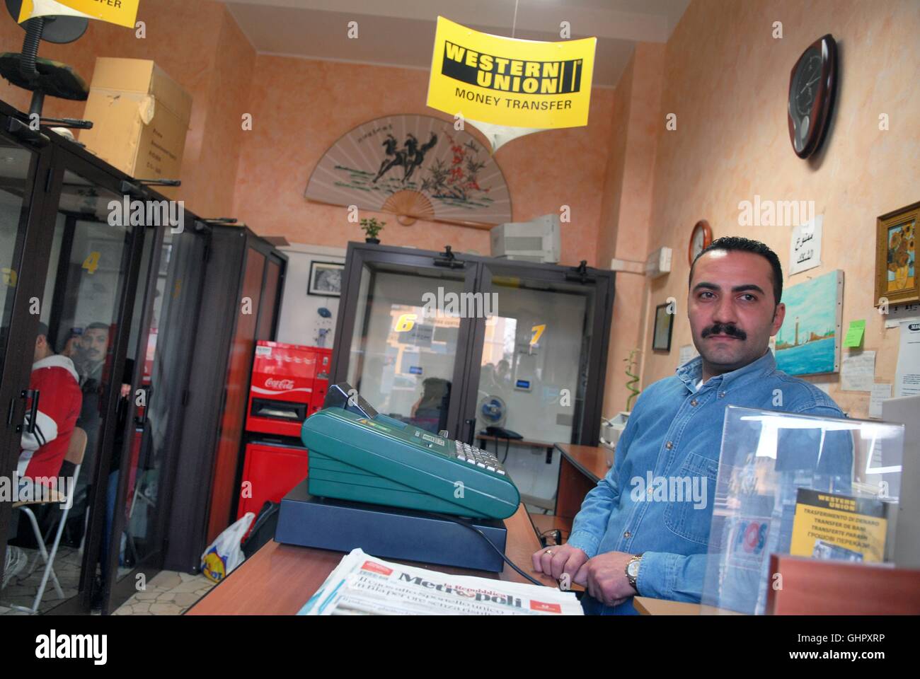 Western union money transfer shop hi-res stock photography and images ...