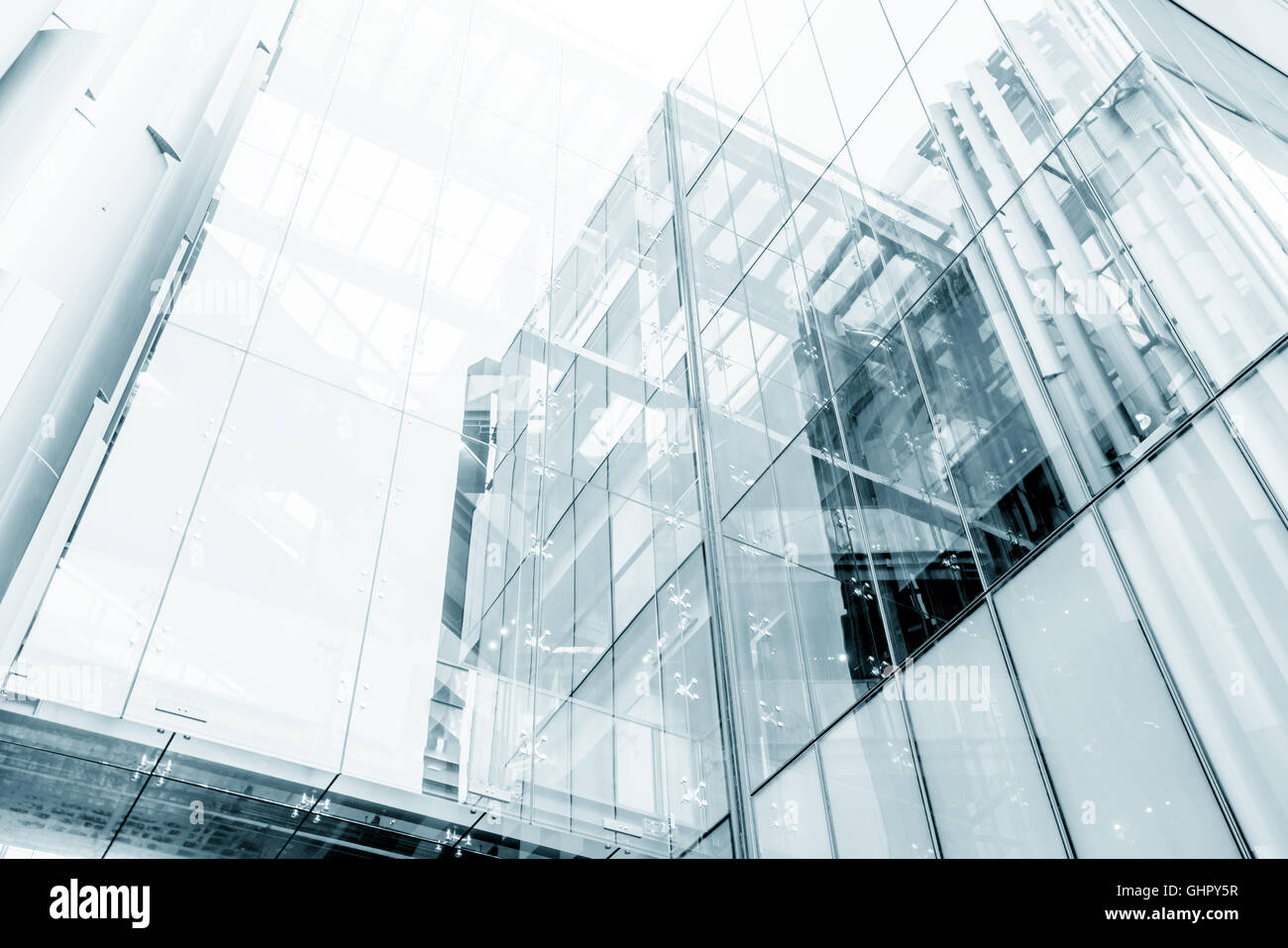 Blue glass skyscraper facade hi-res stock photography and images - Alamy