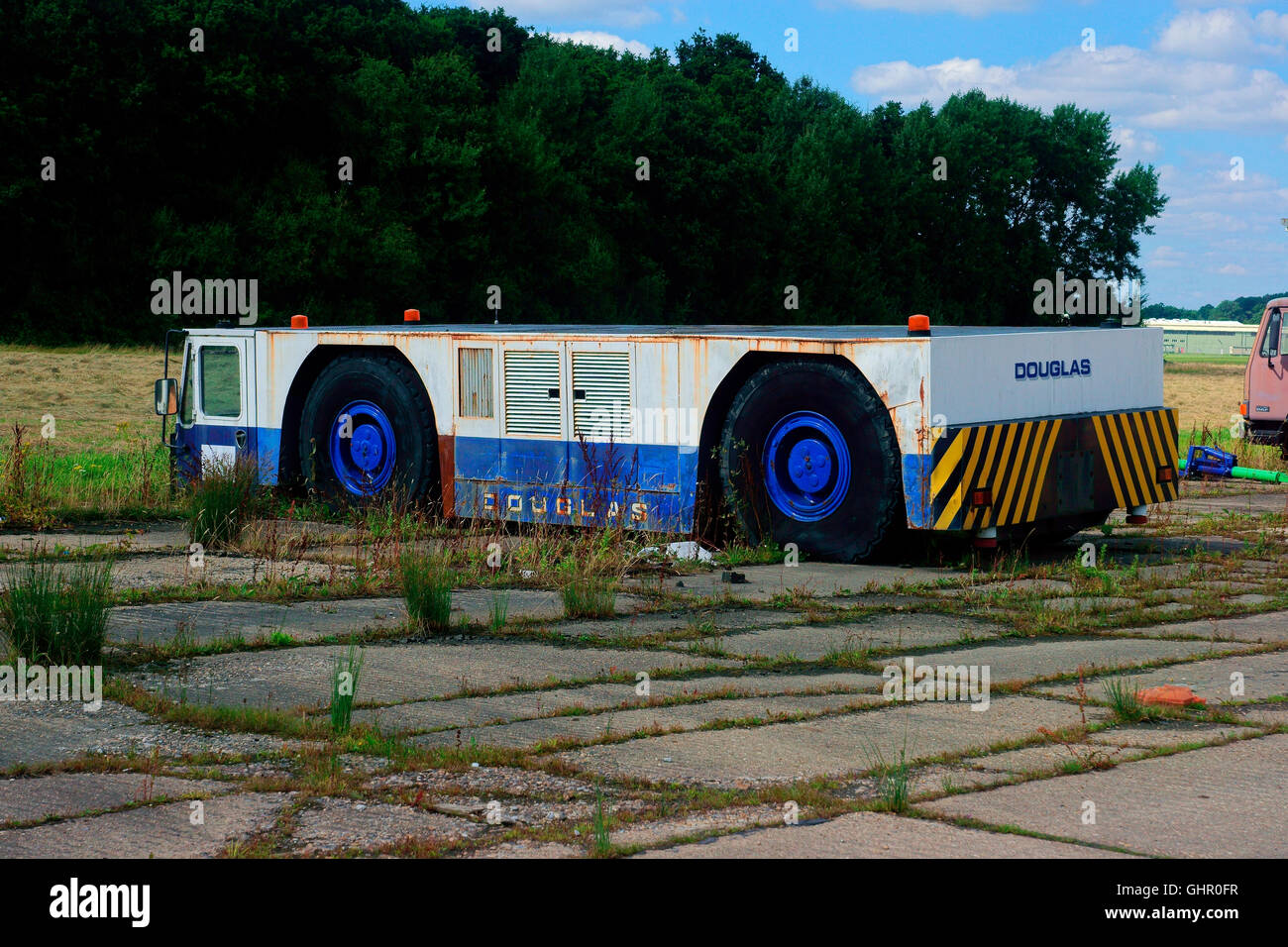 DOUGLAS TUG FOR PUSHBACK AND TOWING OF AIRCRAFT Stock Photo - Alamy