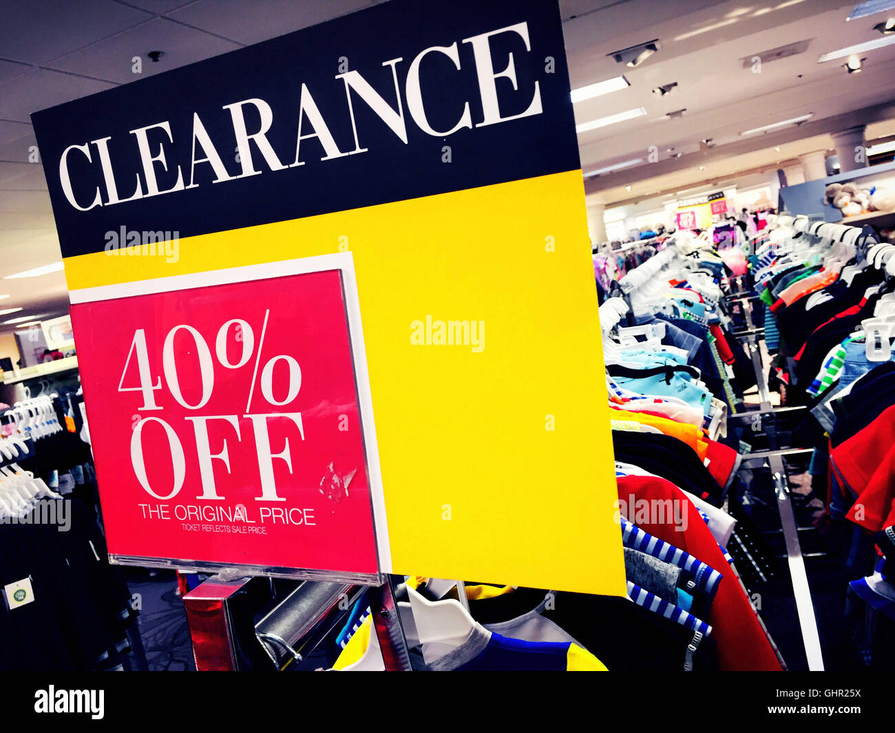 40% Off Sign in Clothing Store, USA Stock Photo - Alamy