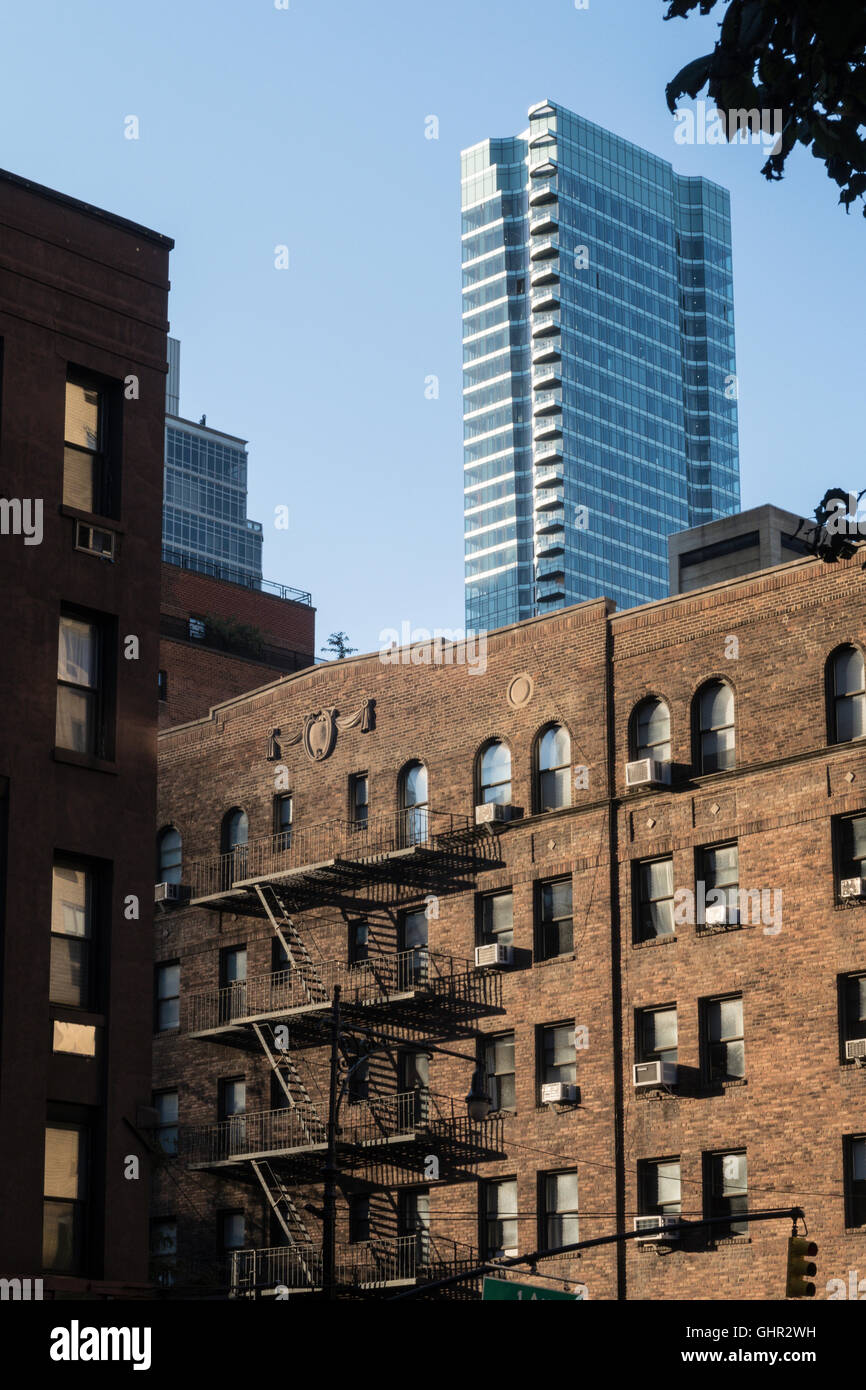Contrasting Architecture in New York City, USA Stock Photo - Alamy