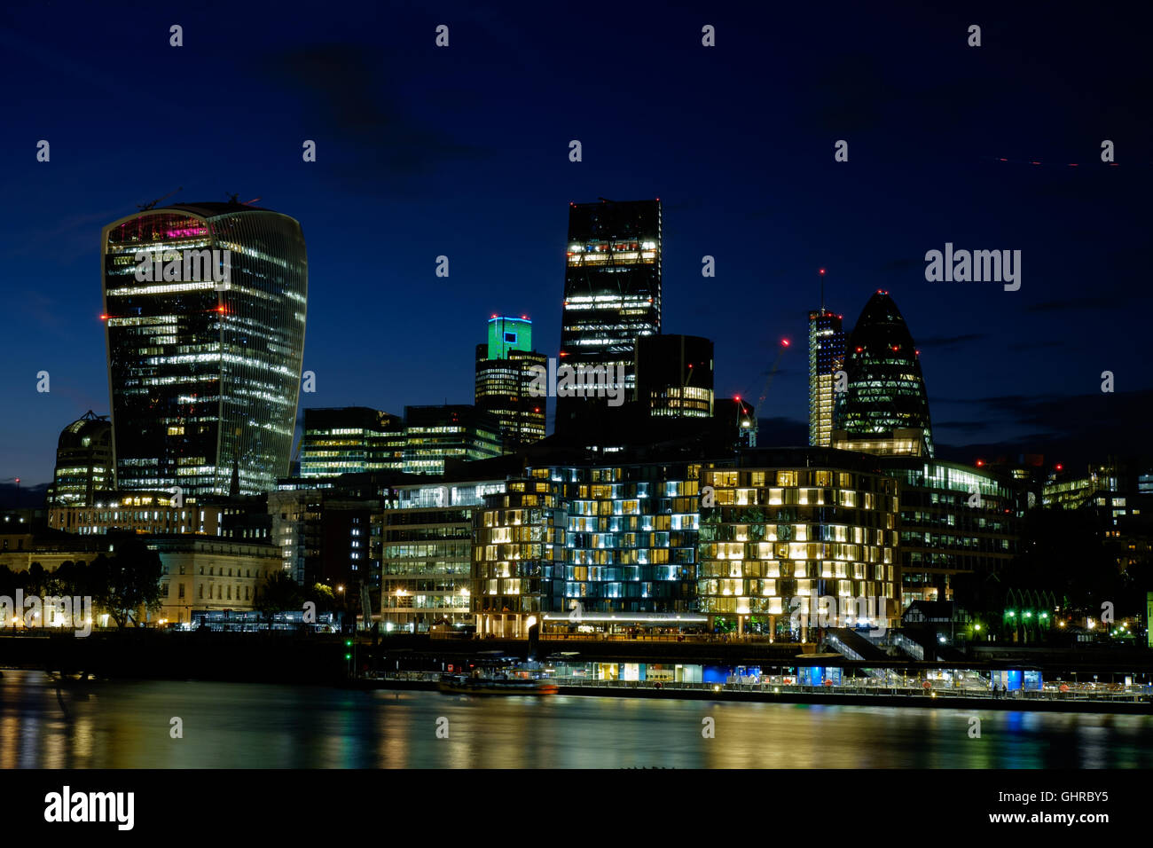 London gherkin night hi-res stock photography and images - Alamy