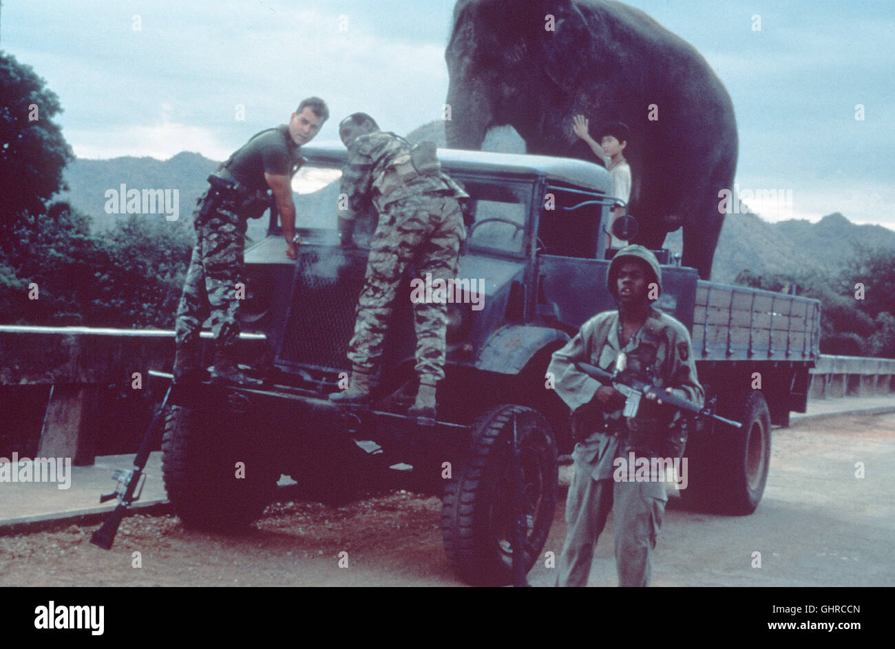 Ray liotta operation dumbo drop hi-res stock photography and images - Alamy