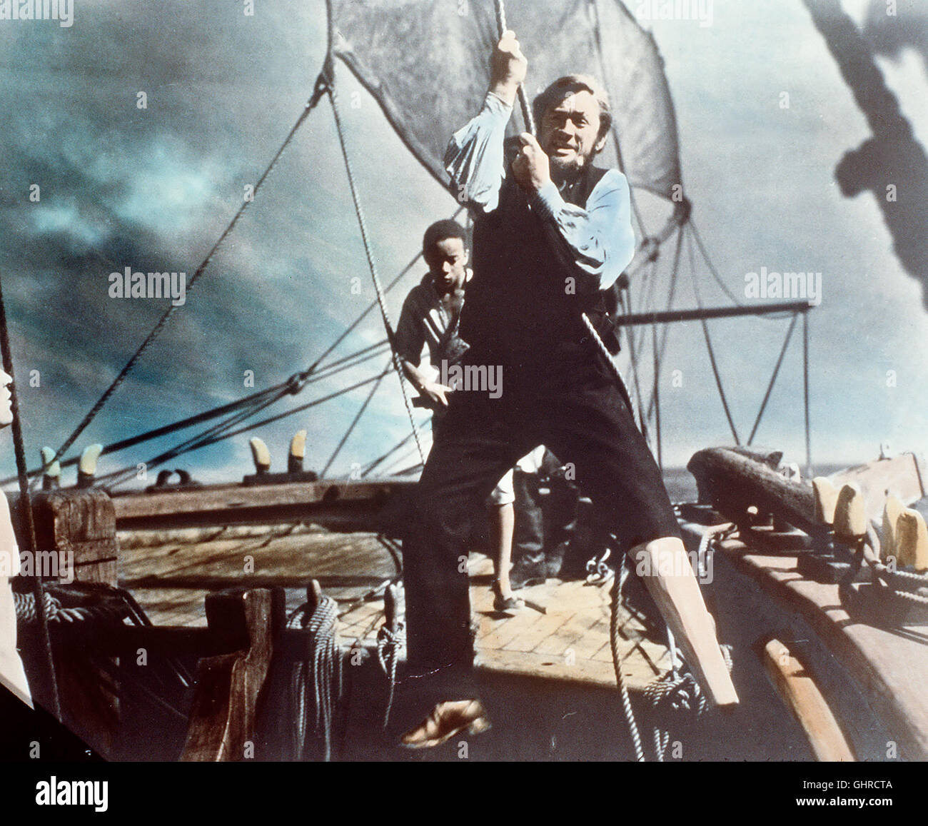 Captain Ahab (GREGORY PECK) hat im Kampf mit dem weißen Wal Moby Dick ...