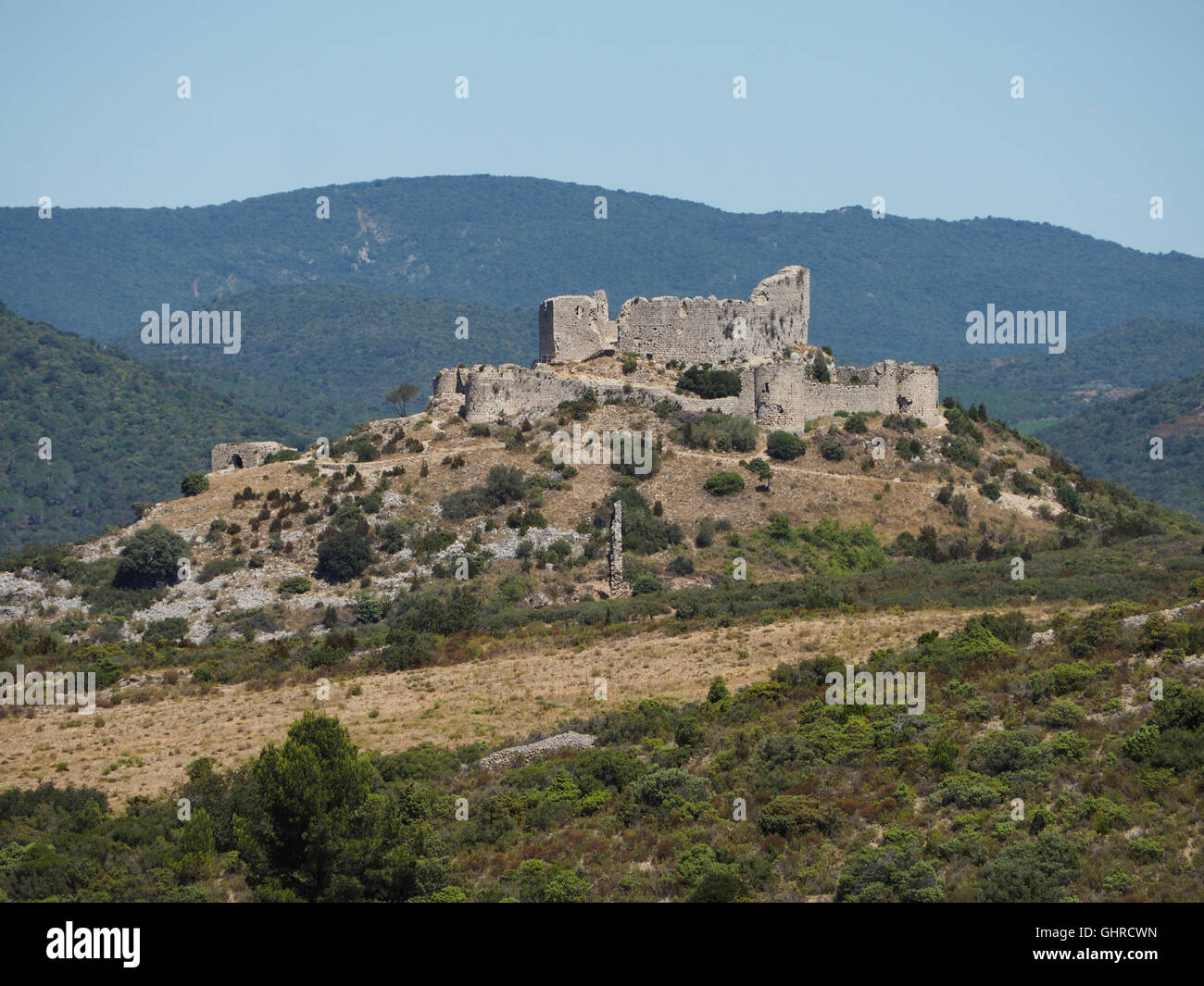 12th century castle landscape hi-res stock photography and images - Alamy