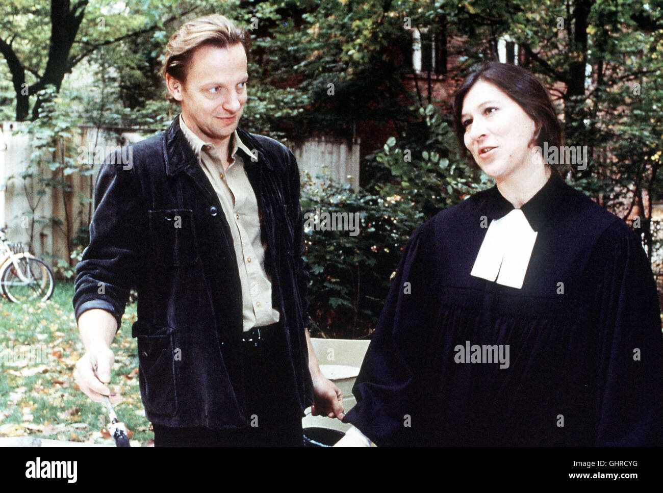 Das Versprechen - Das Versprechen erzählt die Geschichte von zwei Liebenden, die in der gelichen ...