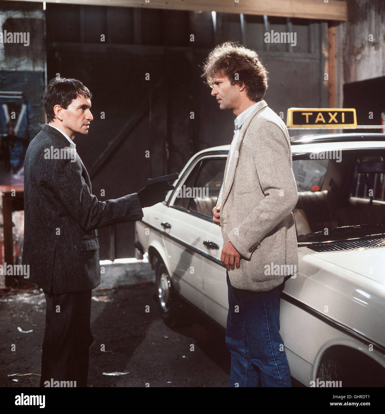 der alte - Ein maskierter Bankräuber erschießt bei einem Überfall einen ...