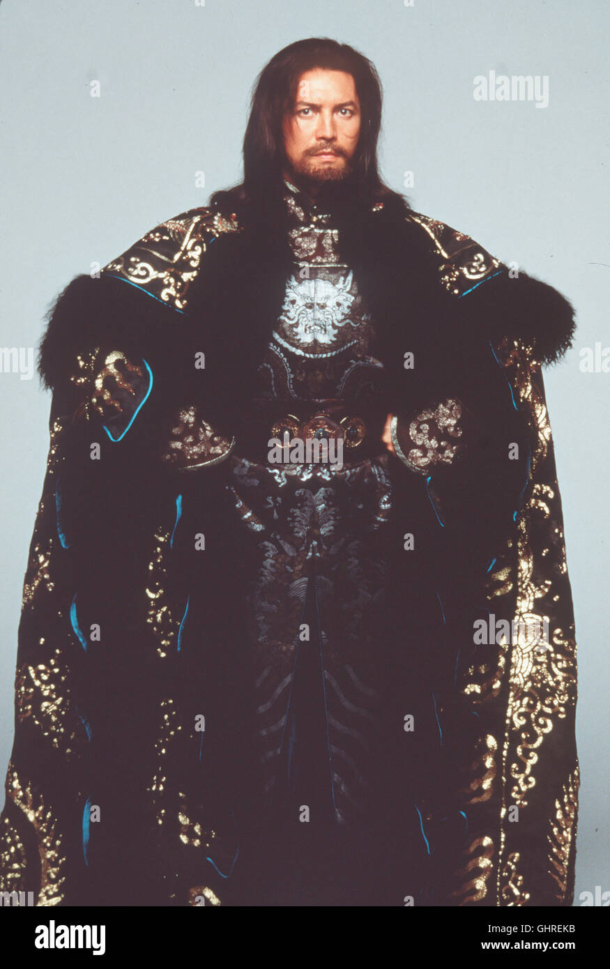 Shadow und der Fluch des Khan - Shiwan Khan (JOHN LONE) ist der letzte ...