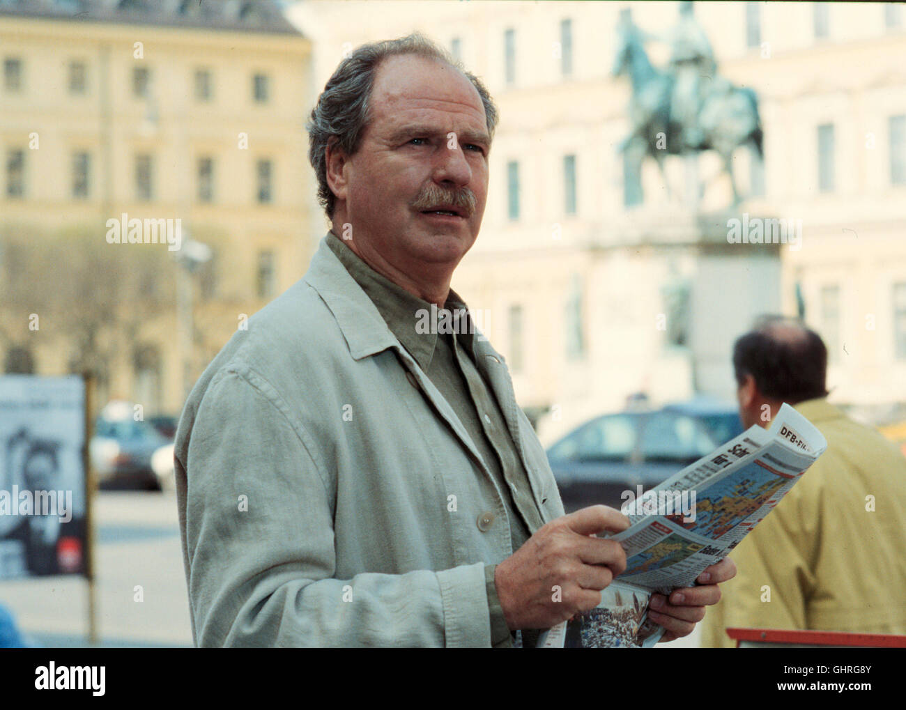 Fast ein Gentleman Für Helmut Engel (FRIEDRICH VON THUN) bricht die ...