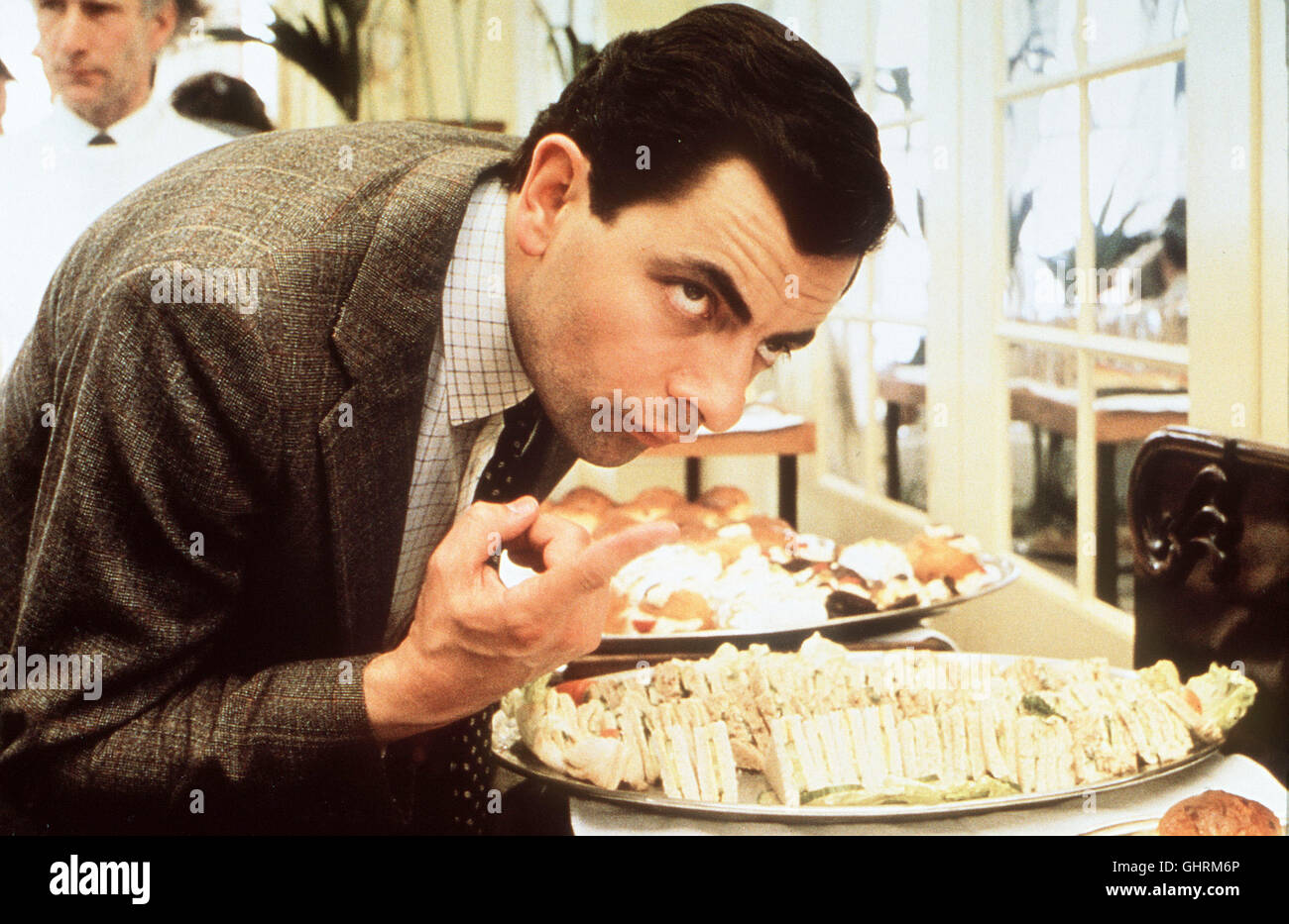 Hexen hexen - Mr. Stringer (ROWAN ATKINSON), Küchenchef des Hotels, in ...