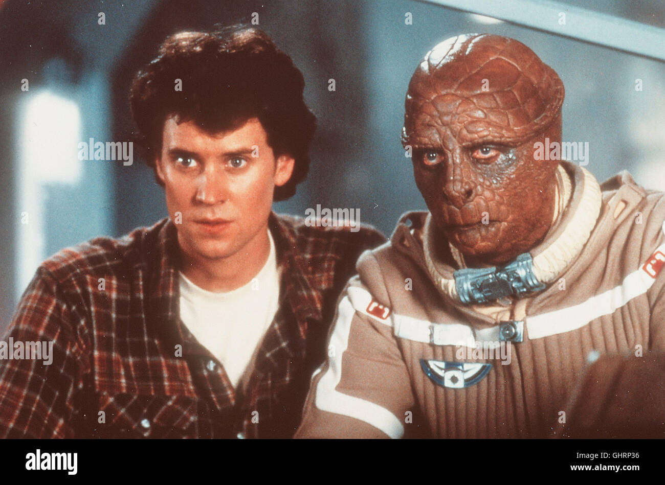 STARFIGHT- Alex Rogan (LANCE GUEST, l.) ist in einem Üden Wohncamp am ...