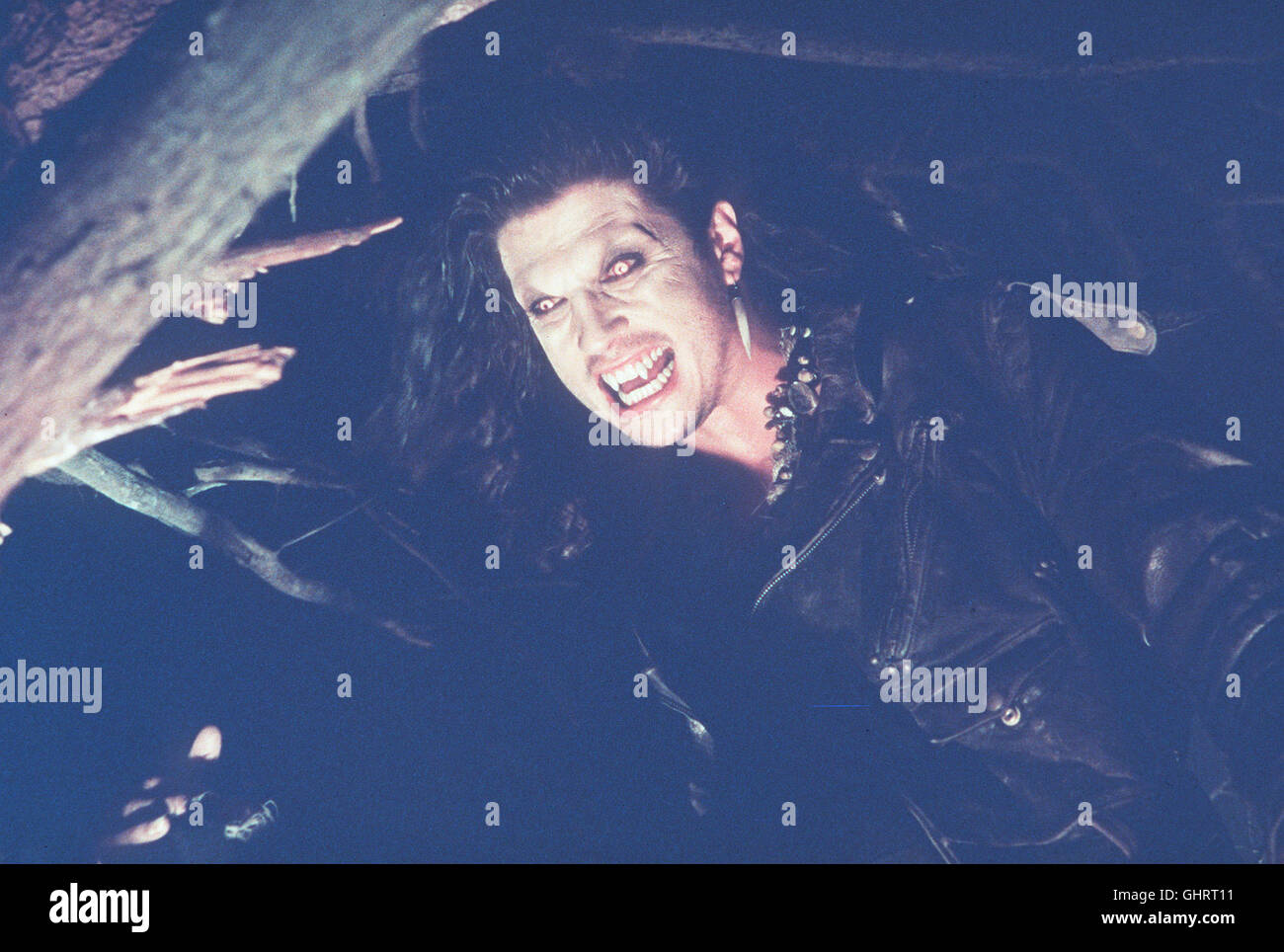 THE LOST BOYS- SAT1 2345 Der brave Michael (JASON PATRICK) gerät in die ...