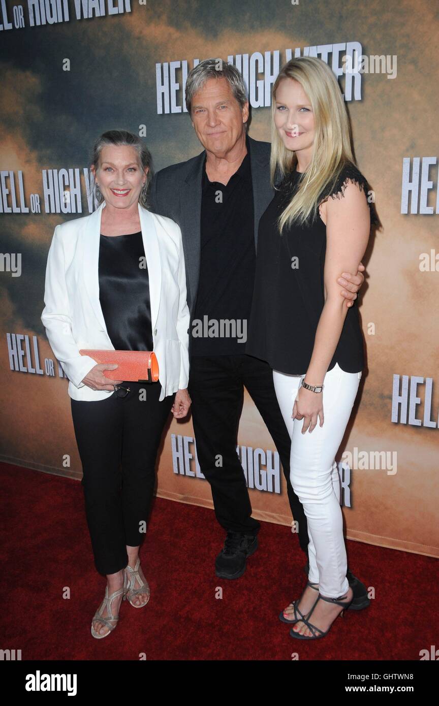 Los Angeles, CA, USA. 10th Aug, 2016. Susan Geston, Jeff Bridges ...