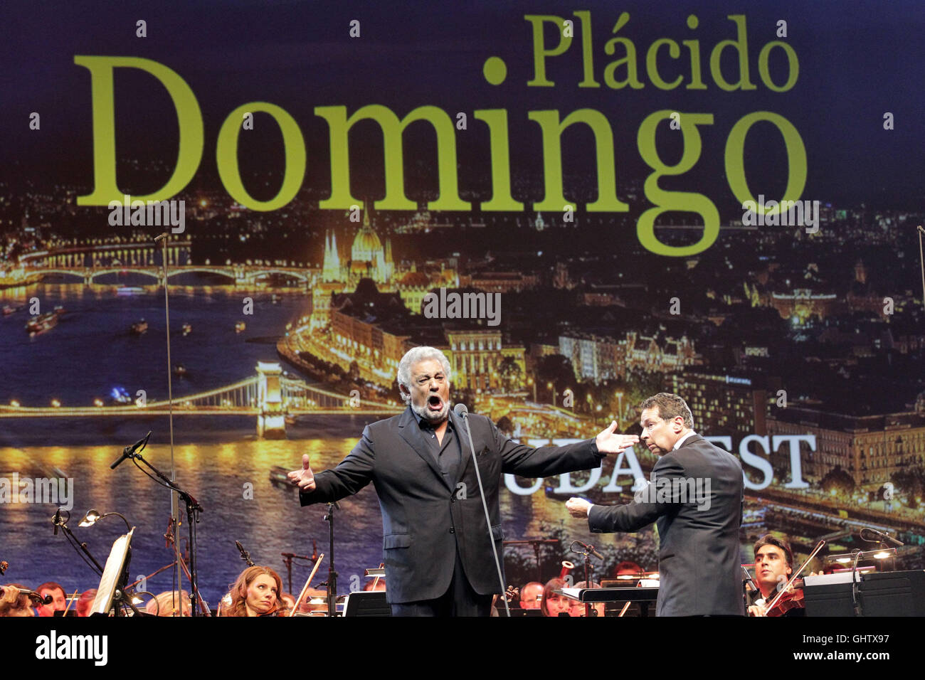 Budapest, Hungary. 10th Aug, 2016. Spanish tenor Placido Domingo gives ...