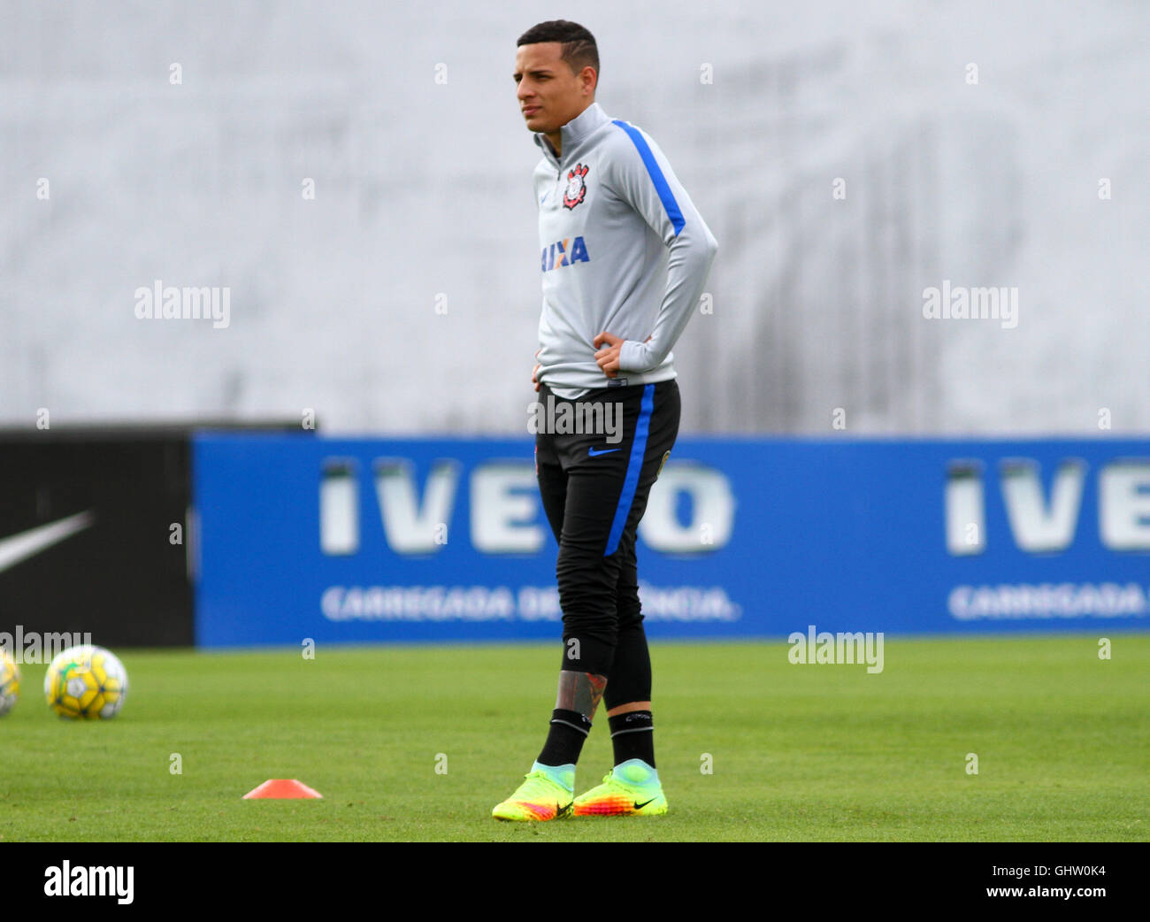 SÃO PAULO, SP - 11.08.2016: TREINO DO CORINTHIANS - William Arana ...