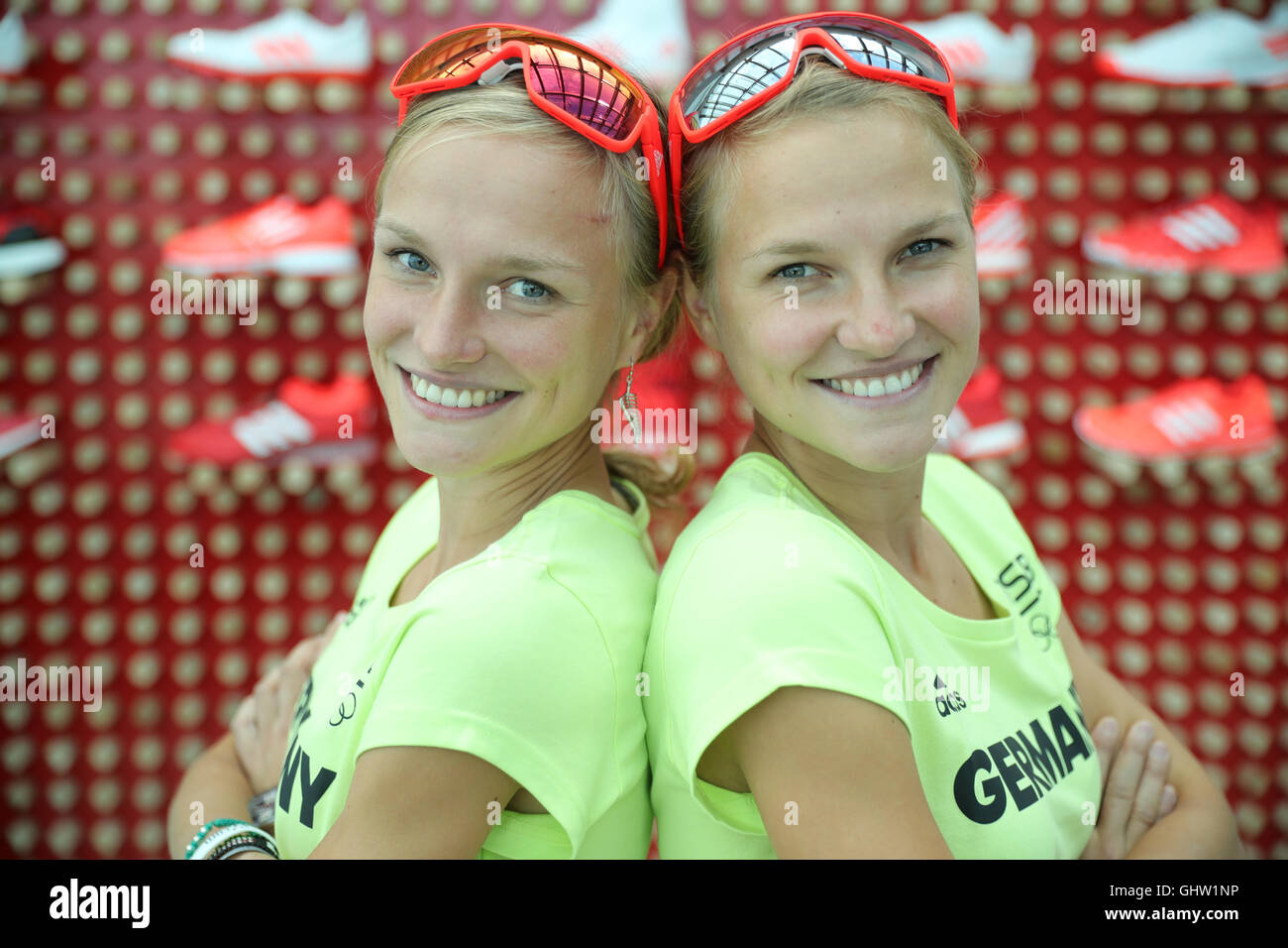 Rio de Janeiro, Brazil. 11th Aug, 2016. Athletes Anna (L) and Lisa ...