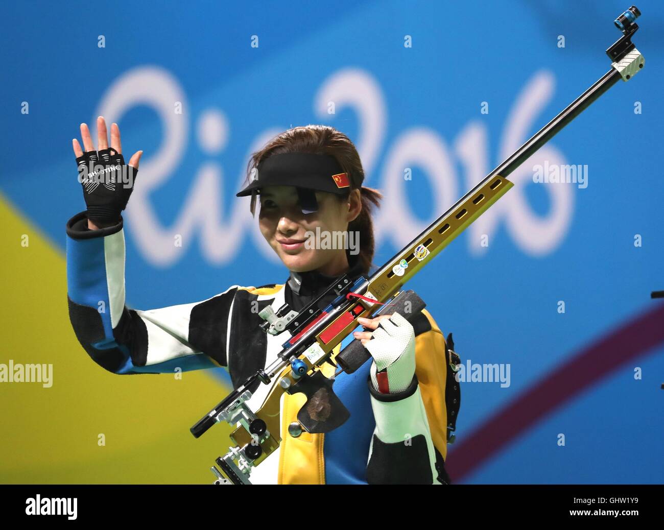 Rio De Janeiro, Brazil. 11th Aug, 2016. Du Li of China waves to the ...