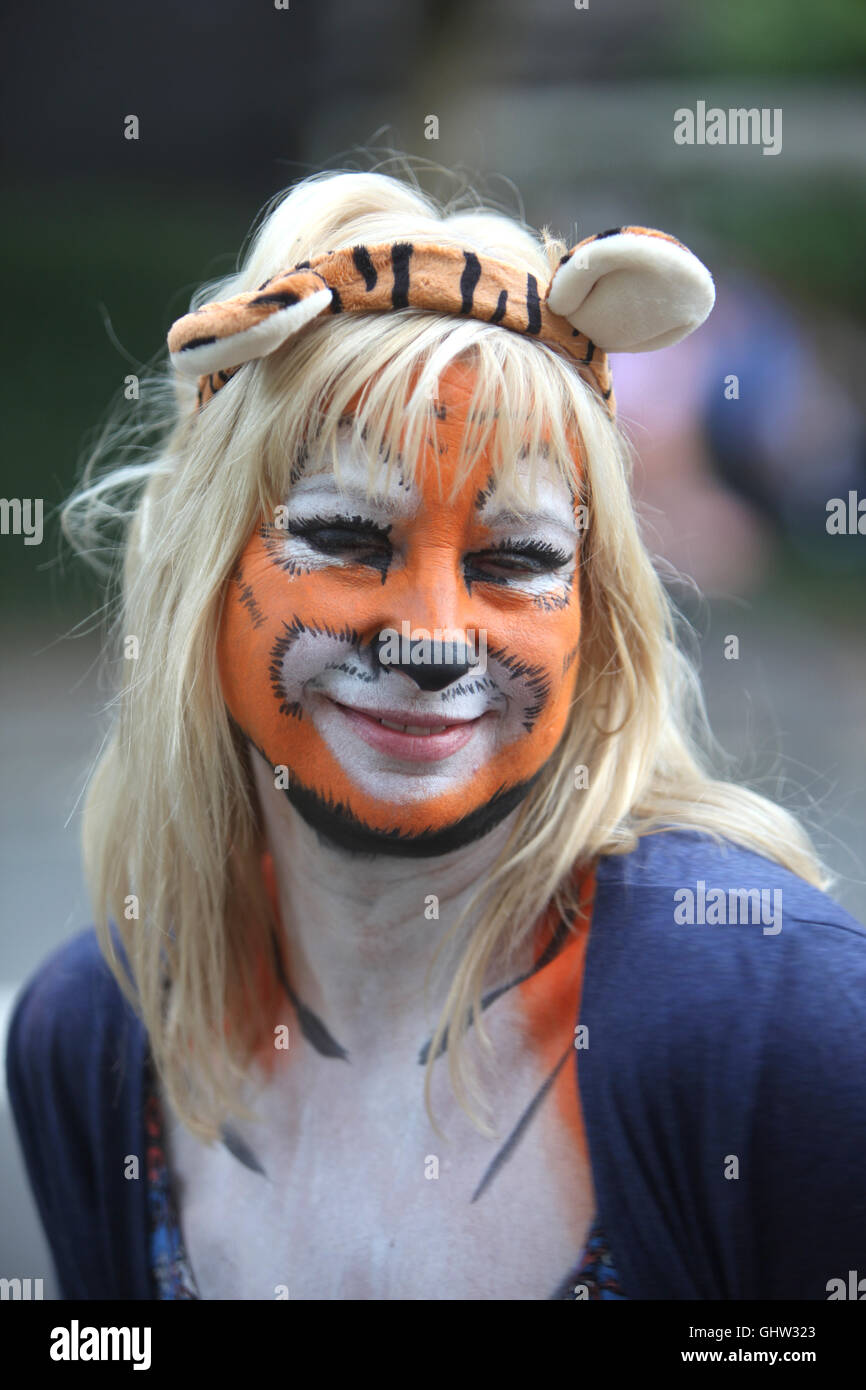 Streakers hi-res stock photography and images - Alamy