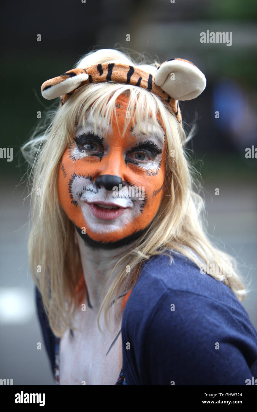 Streakers hi-res stock photography and images - Alamy