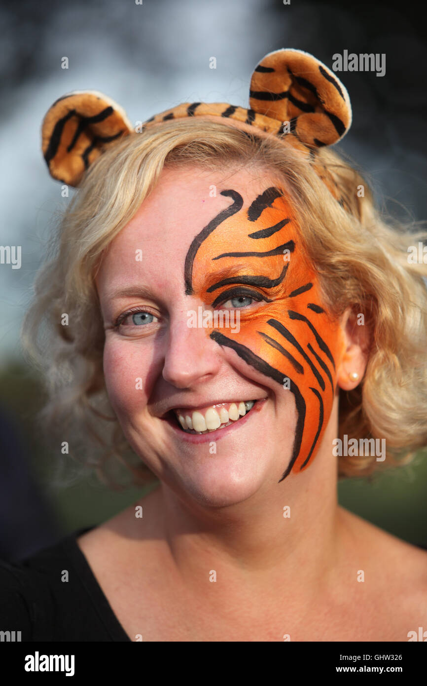 Streakers hi-res stock photography and images - Alamy