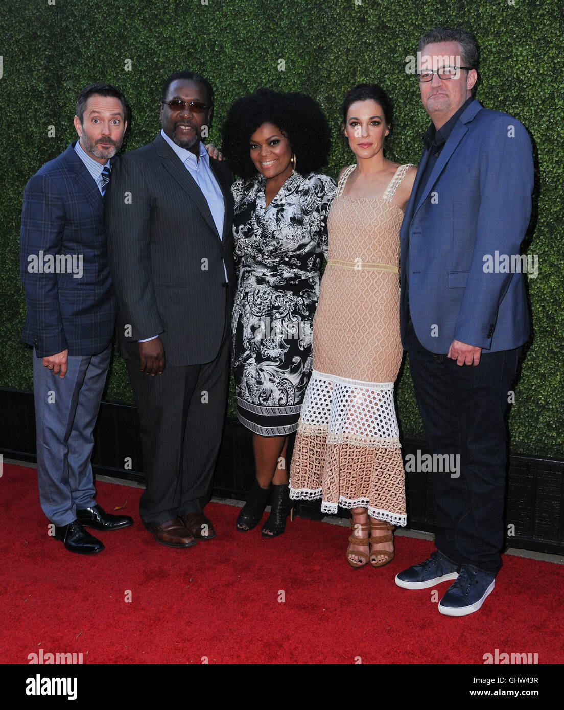 Matthew perry and yvette nicole brown hi-res stock photography and ...