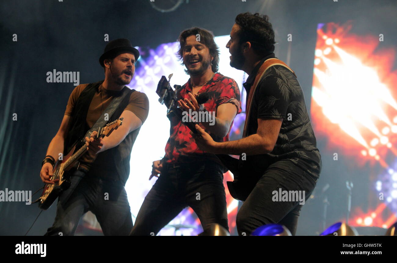 Manuel carrasco singer hi-res stock photography and images - Alamy