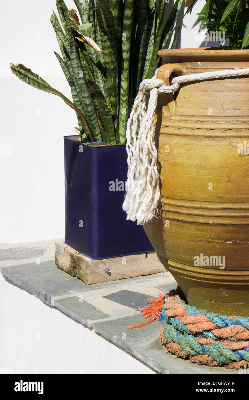 Ancient greek urns hi-res stock photography and images - Alamy