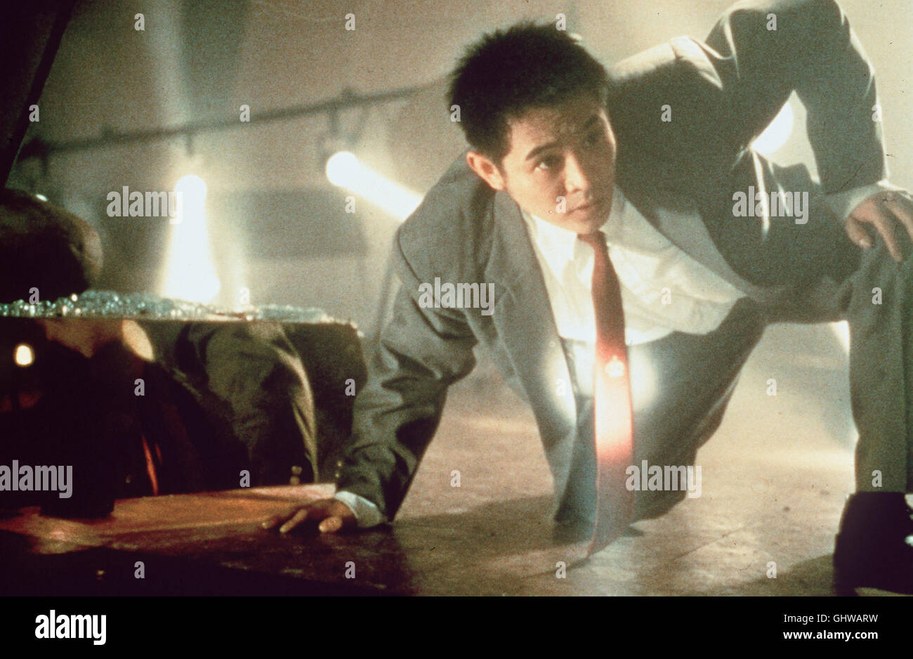HIGH RISK - STIRB HÄRTER- PRO 7 045 Ex-Polizist Gus Lee (JET LI) nimmt ...