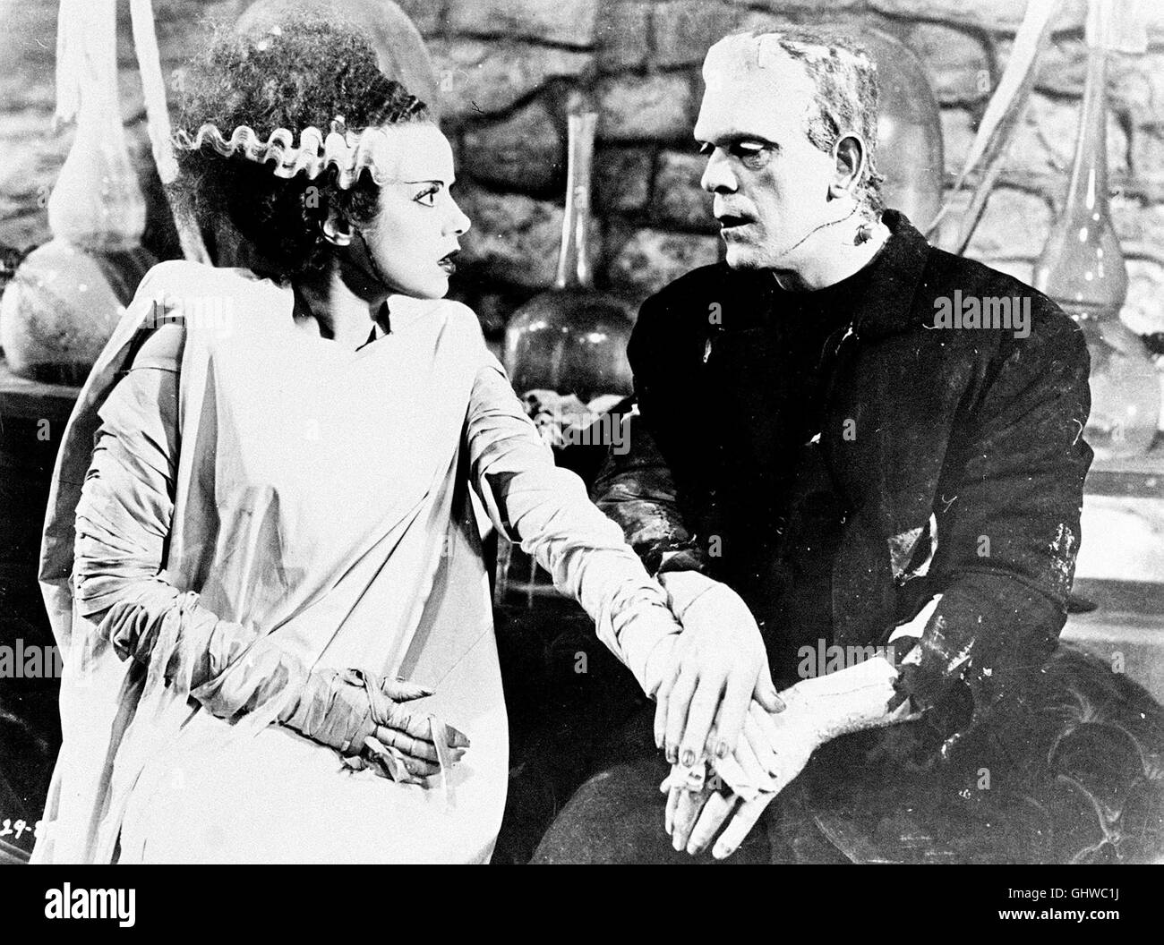 FRANKENSTEINS BRAUT Das Monter ( Boris Karloff ) und seine Braut ( Elsa ...