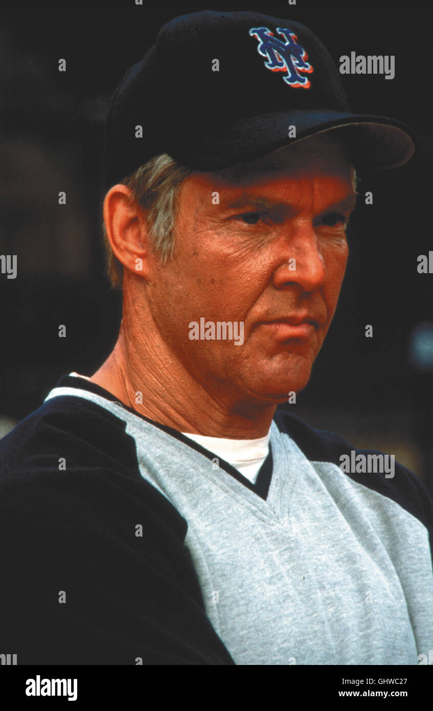 FREQUENCY Frank Sullivan (DENNIS QUAID) Regie: Gregory Hoblit aka ...