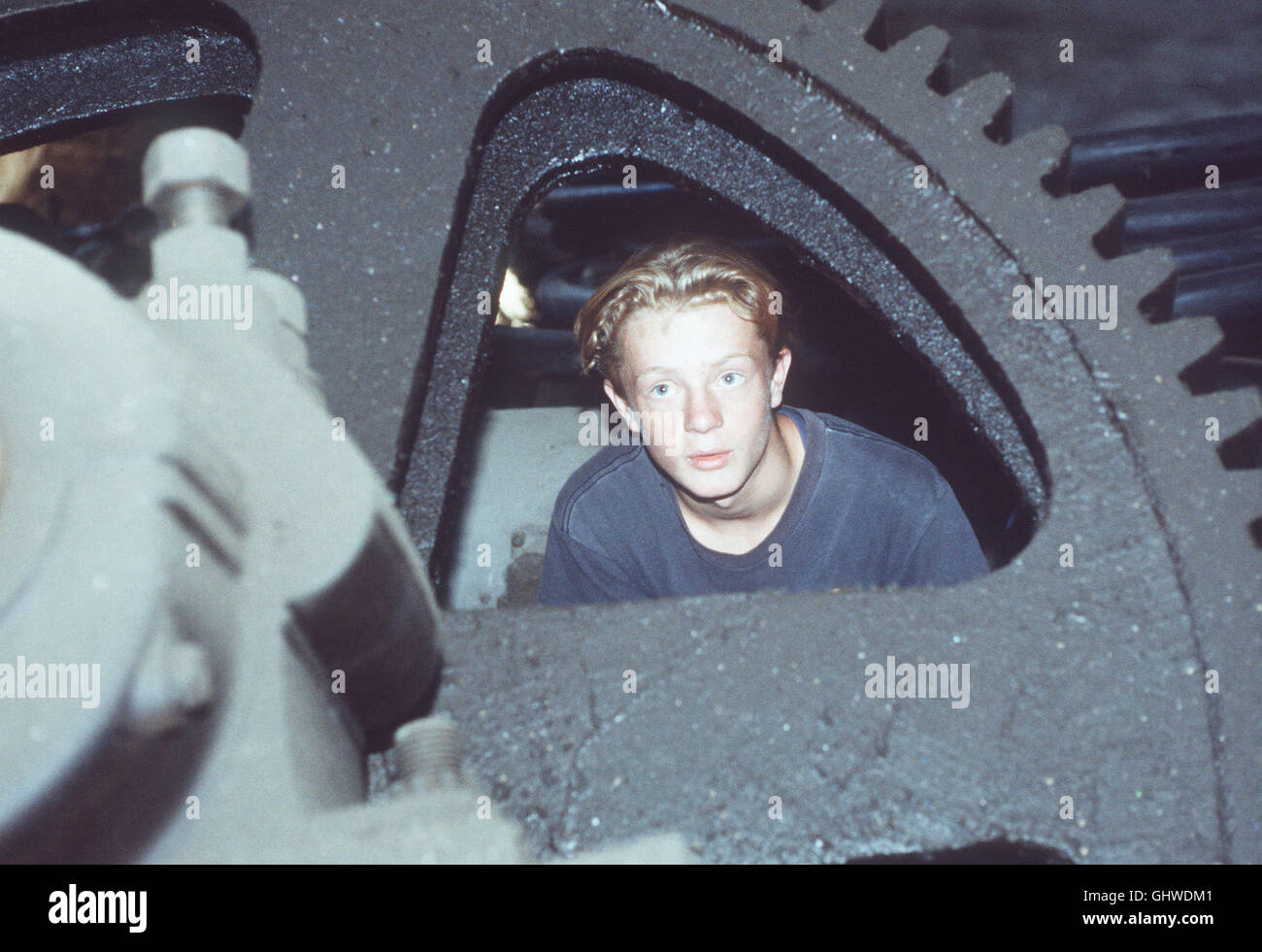 TATORT- Chris Kemper (PASCAL FREITAG) will sich im Auto vor Treciak ...