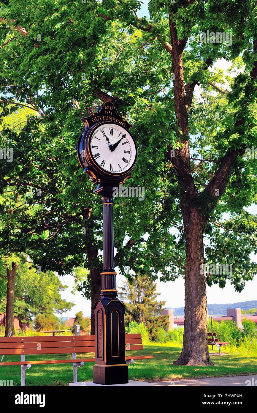Vintage historic street clock hi-res stock photography and images - Alamy