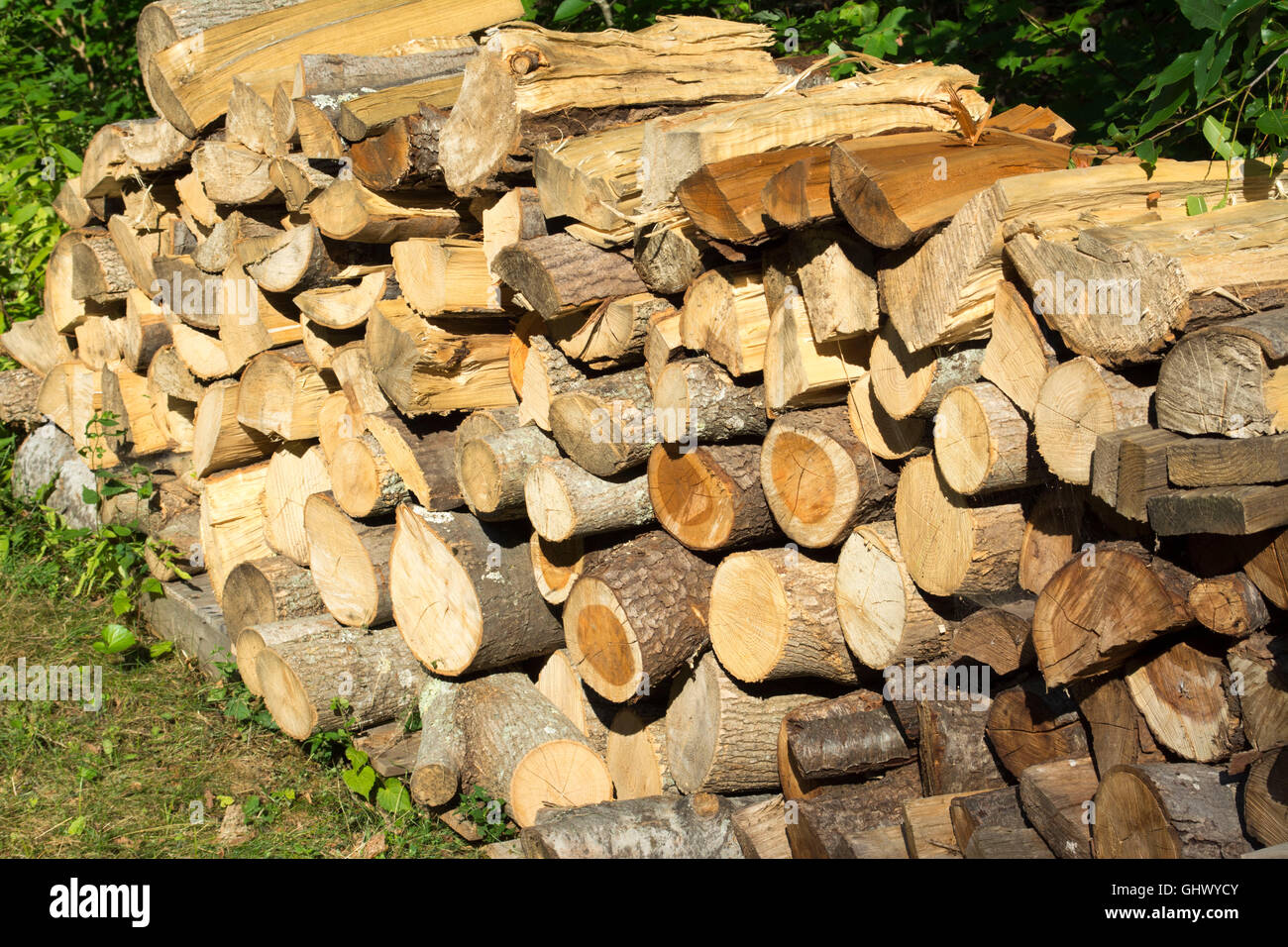 Loads of firewood hi-res stock photography and images - Alamy